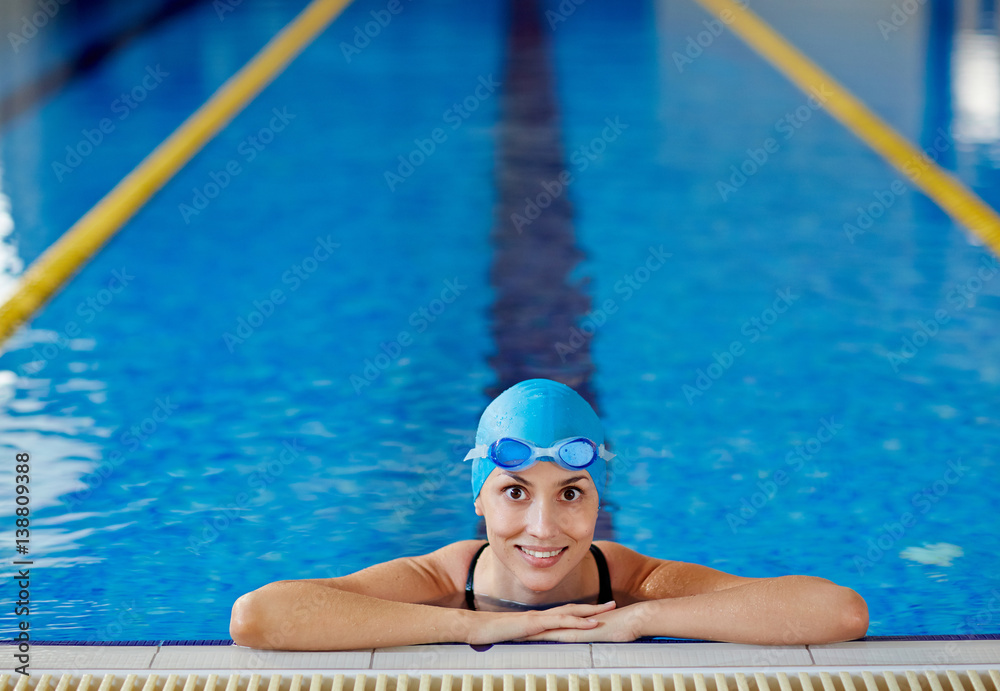 Beautiful woman wearing goggles and cap smiling looking to camera at ...