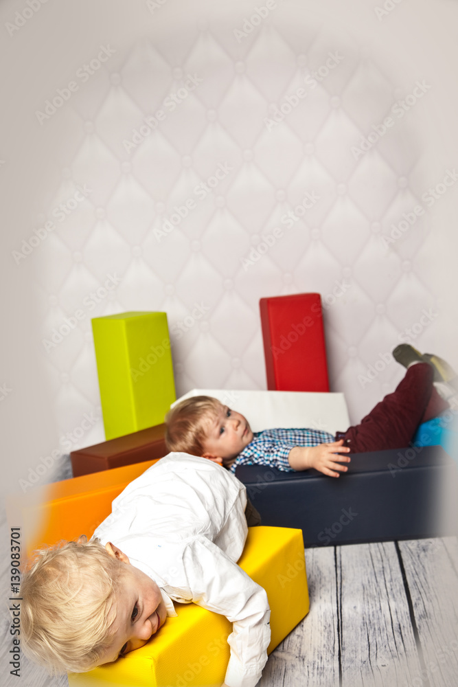 Kinder entspannen Stock-Foto | Adobe Stock