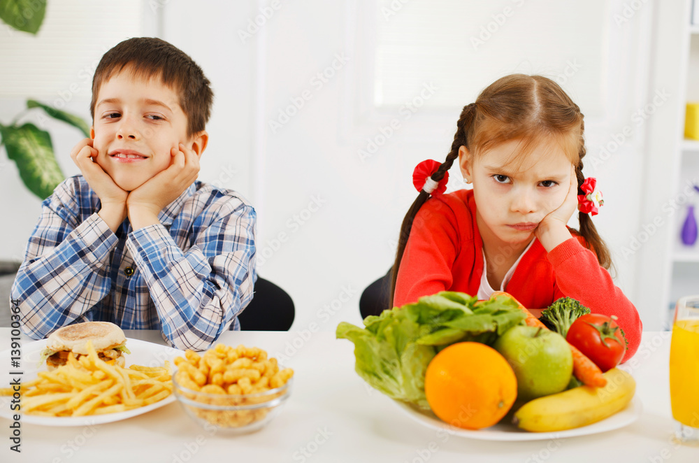 Does healthy eating makes your child sad? foto de Stock | Adobe Stock