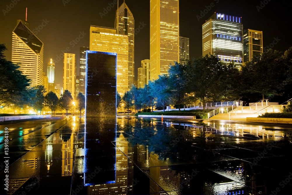 Chicago night view. Beautiful summer night in the center of Chicago ...