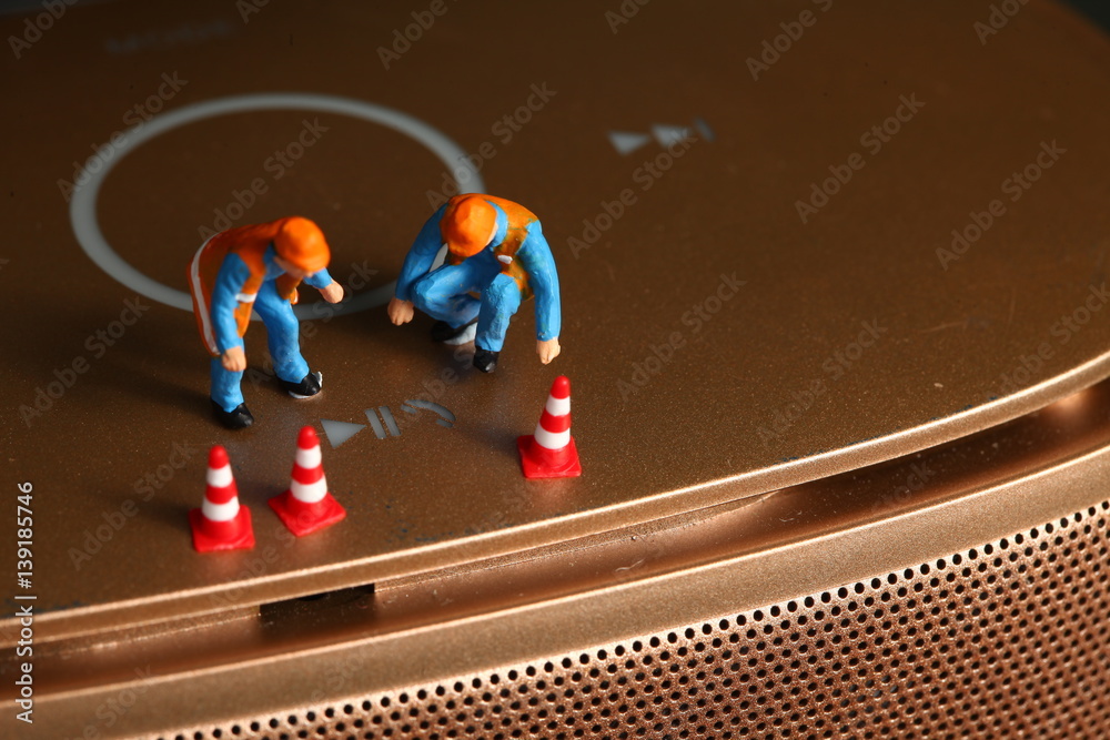 The round power button of the loudspeaker with maintenance miniature ...