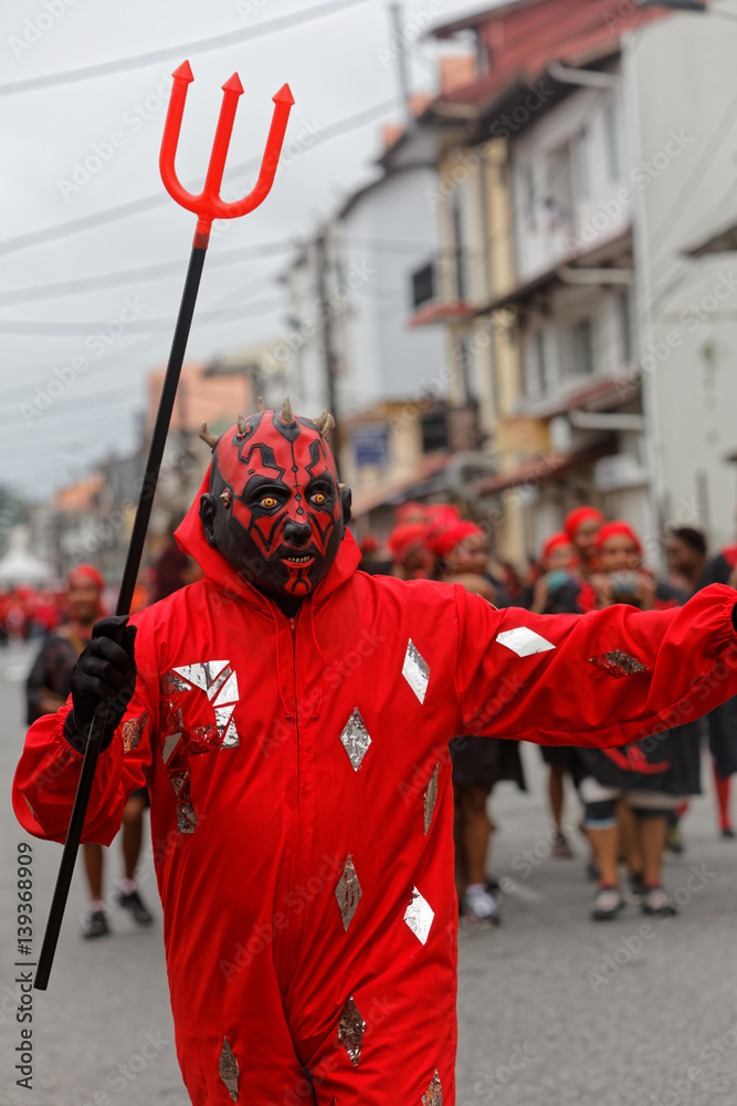 Diable et son trident à la journée des diables rouges du carnaval de ...