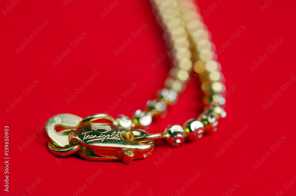 Gold necklace 750k gold grade with Italy design on red flannel cloth ...