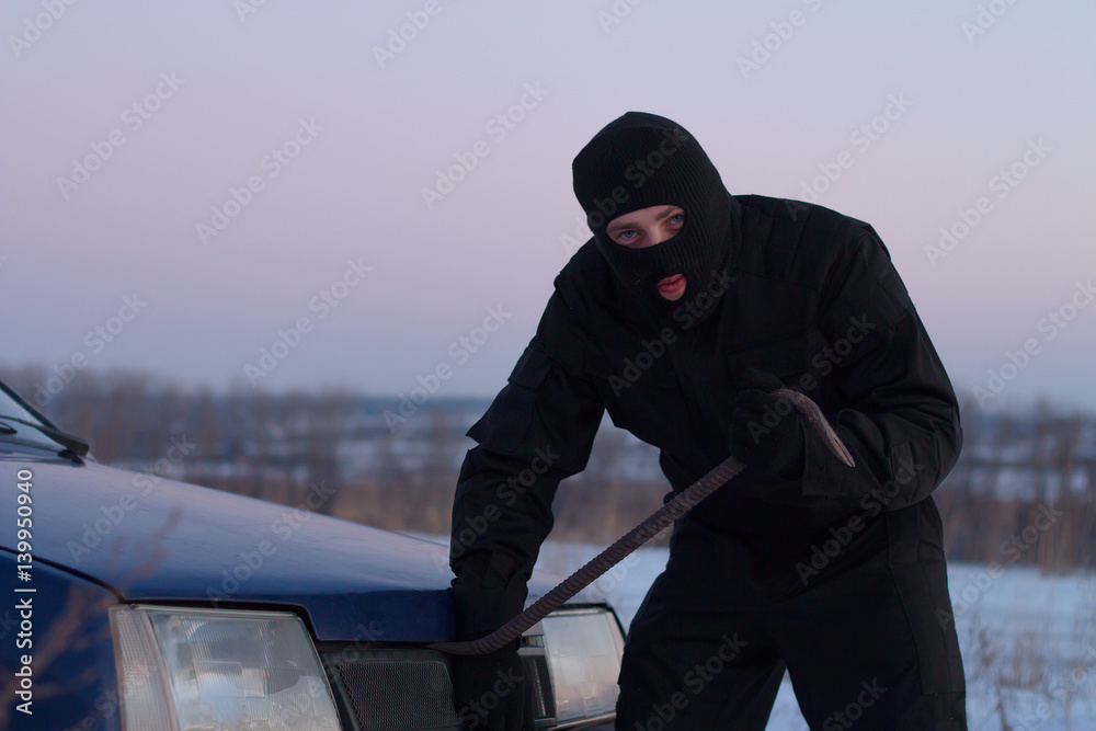 Incident-a crime the thief breaks into the car the trunk under the hood ...