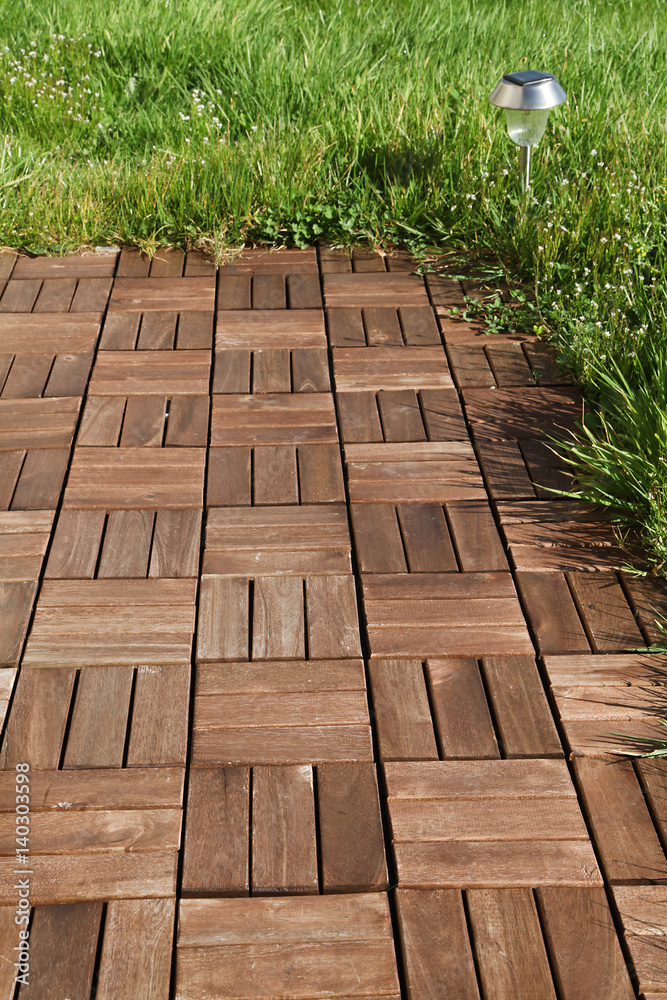Terrasse en dalles de bois Stock Photo | Adobe Stock