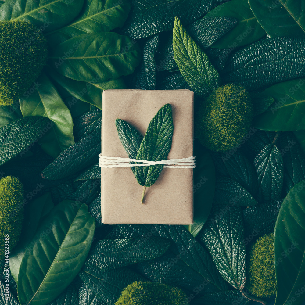 Creative layout made of green leaves with diy gift box. Flat lay ...