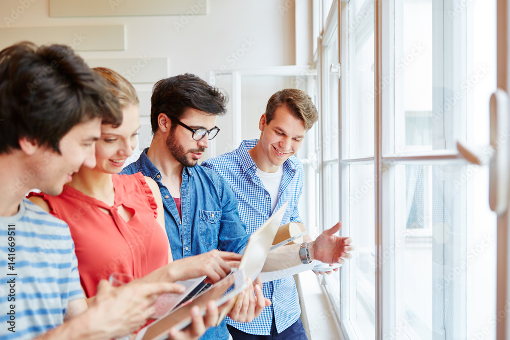 Studenten in Computer Workshop Stock Photo | Adobe Stock