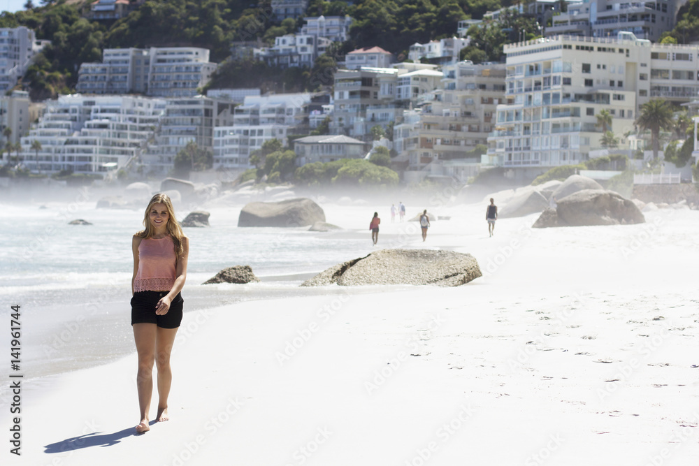 Having a stroll on the Beach foto de Stock | Adobe Stock