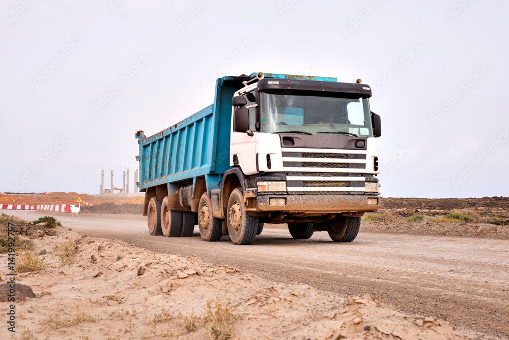 camion benne Stock Photo | Adobe Stock