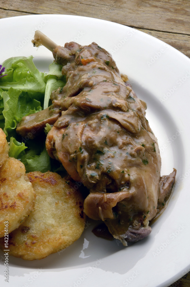 Conejo con setas Rabbit with mushrooms Coniglio ai funghi Lapins avec ...