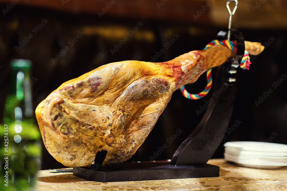 Jamon. Jamon serrano. Traditional Spanish ham on black close up ...