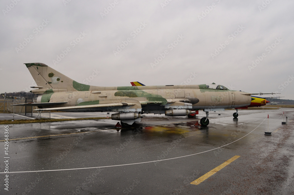 Avion de combate Sukhoi Su-22 Stock Photo | Adobe Stock