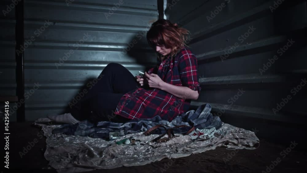 4k Homeless Drugged Woman Smoking Cigarette 素材庫影片 | Adobe Stock