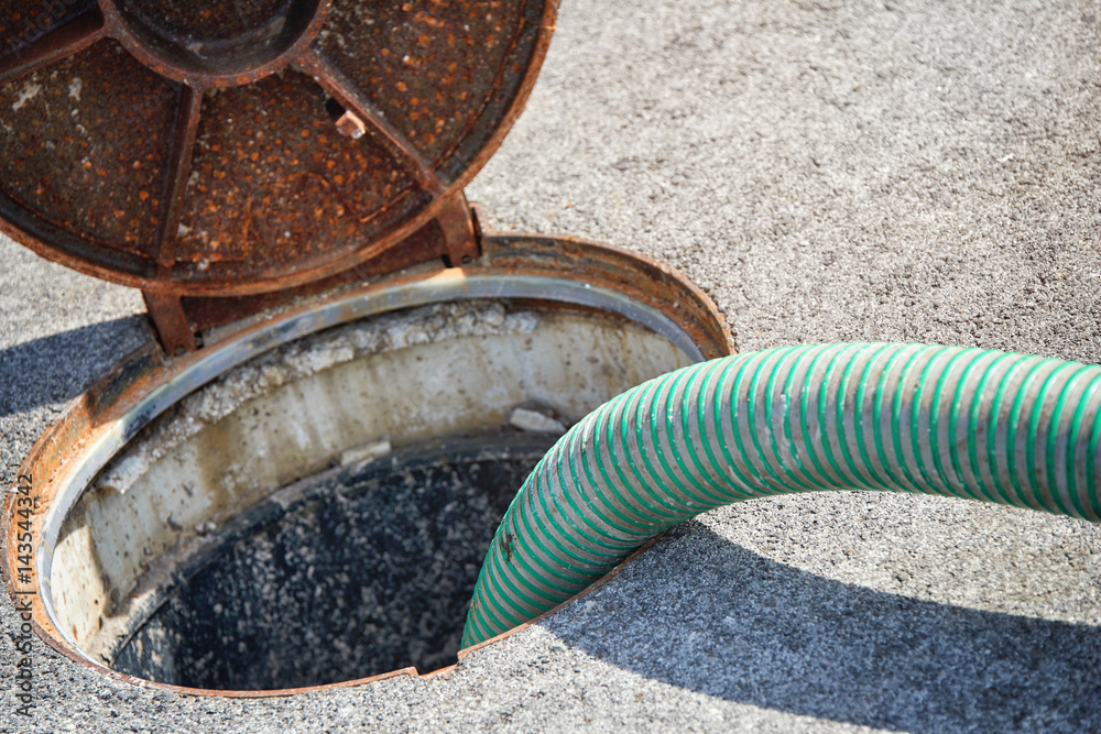 Emptying septic tank, cleaning the sewers Septic cleaning and sewage ...