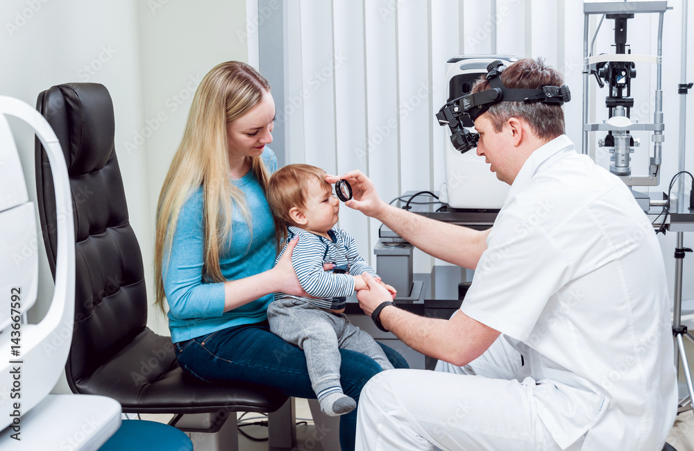 Indirect ophthalmoscope. Retinal examination. Fundoscopy. Child vision ...