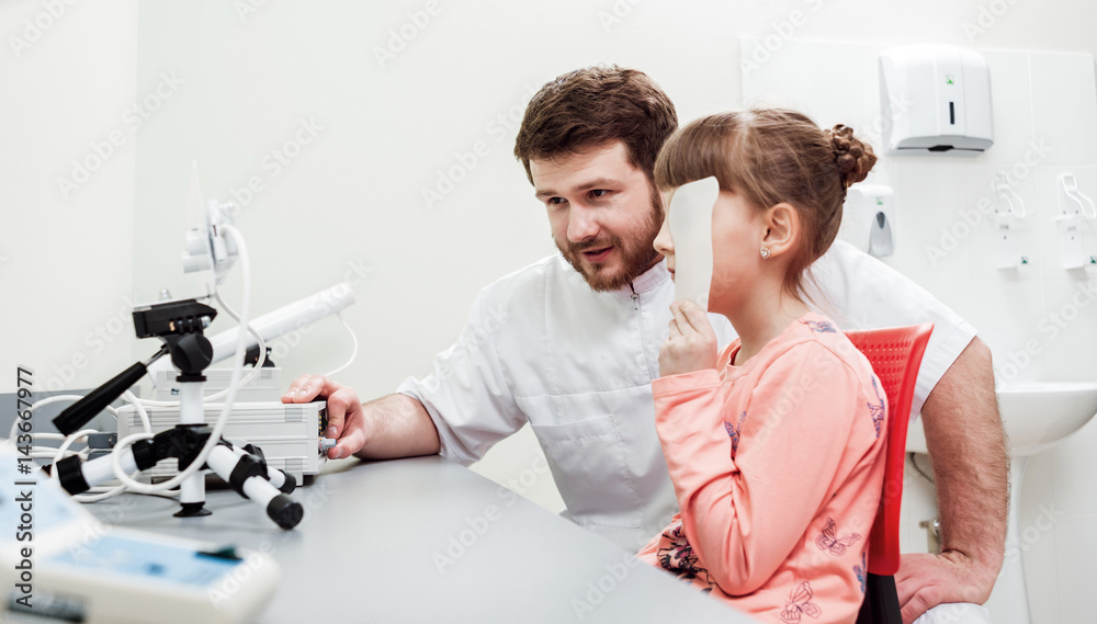 Orthoptics. Pleoptics. Doctor explains how to use ophthalmic equipment ...