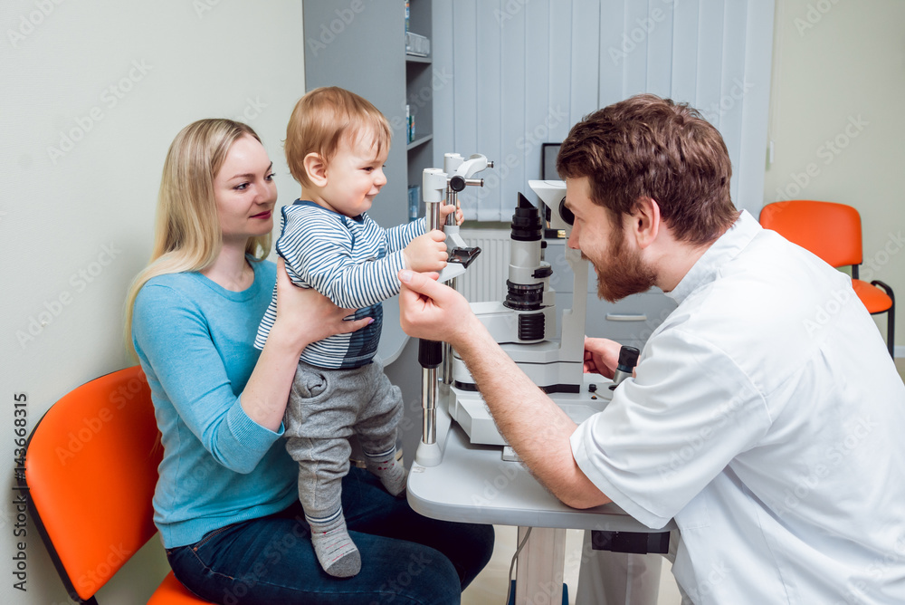 Slit lamp examination. Biomicroscopy of the anterior eye segment. Basic ...