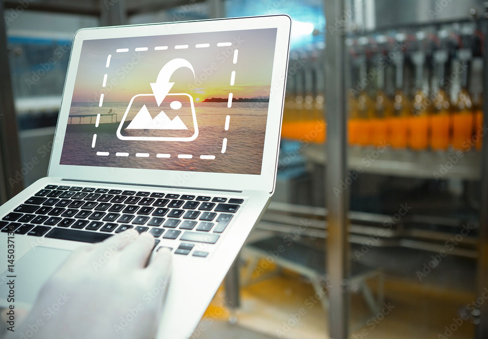 Modelo de Technician Using Laptop Mockup 3 do Stock | Adobe Stock