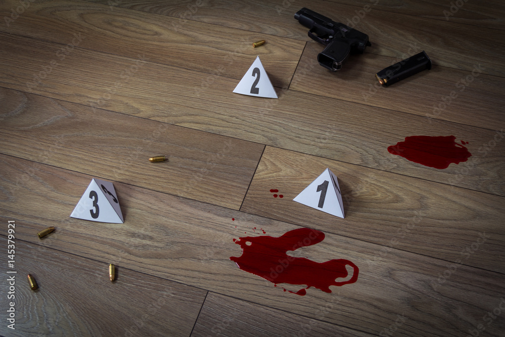 Foto de Crime scene indoors with traces of blood, handgun pistol and ...