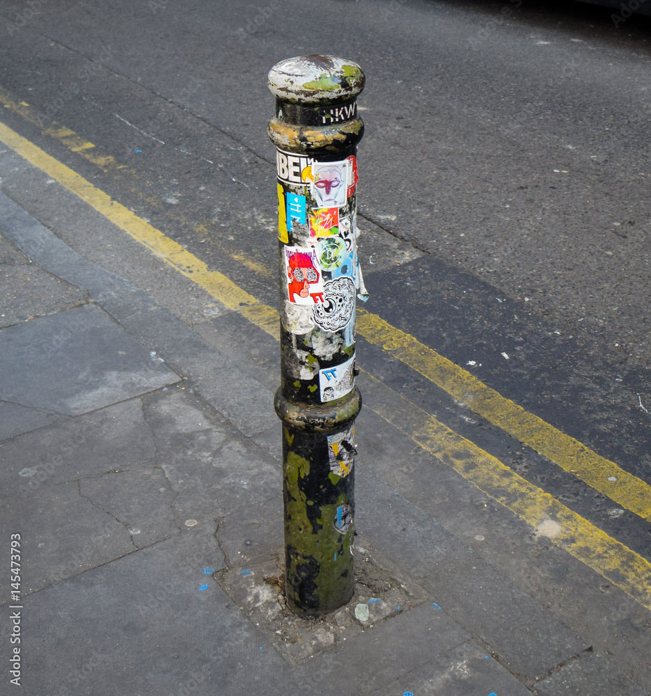 Straßenpoller, Poller, Straße, Sticker, Beklebt, Frei, England, London ...