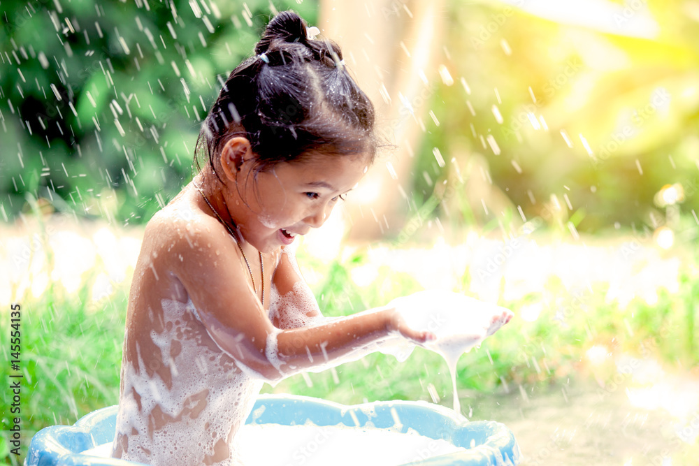 Happy asian little girl having fun to bath and play with foam Stock ...