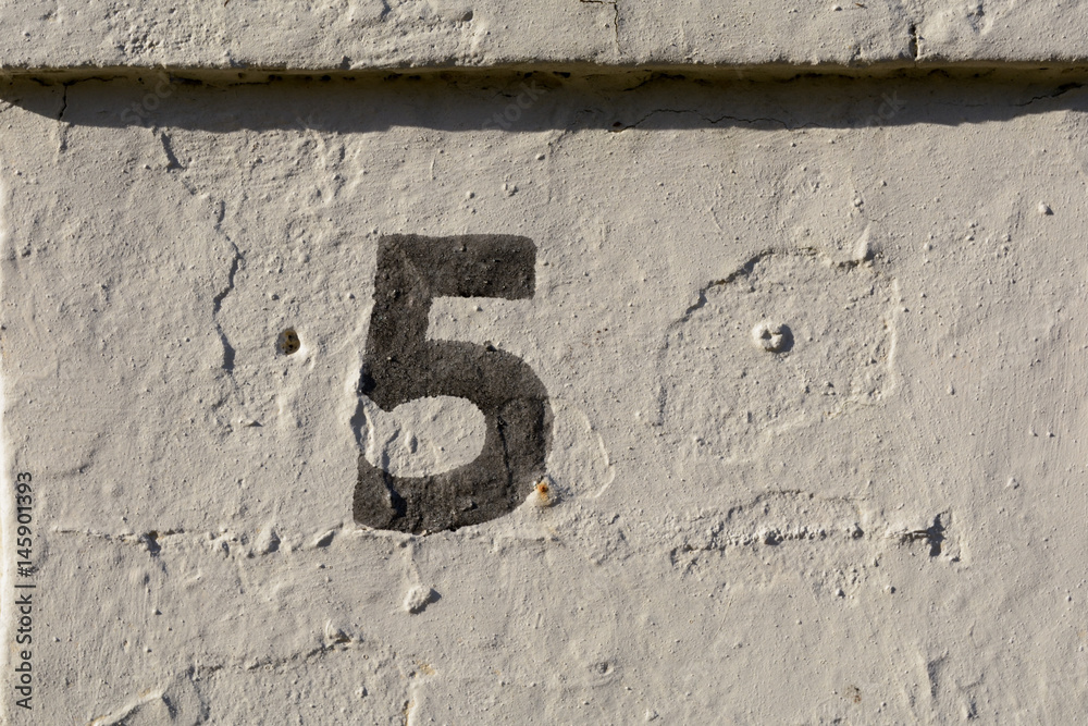 House number 5 sign painted on wall | Uwalls.co.uk