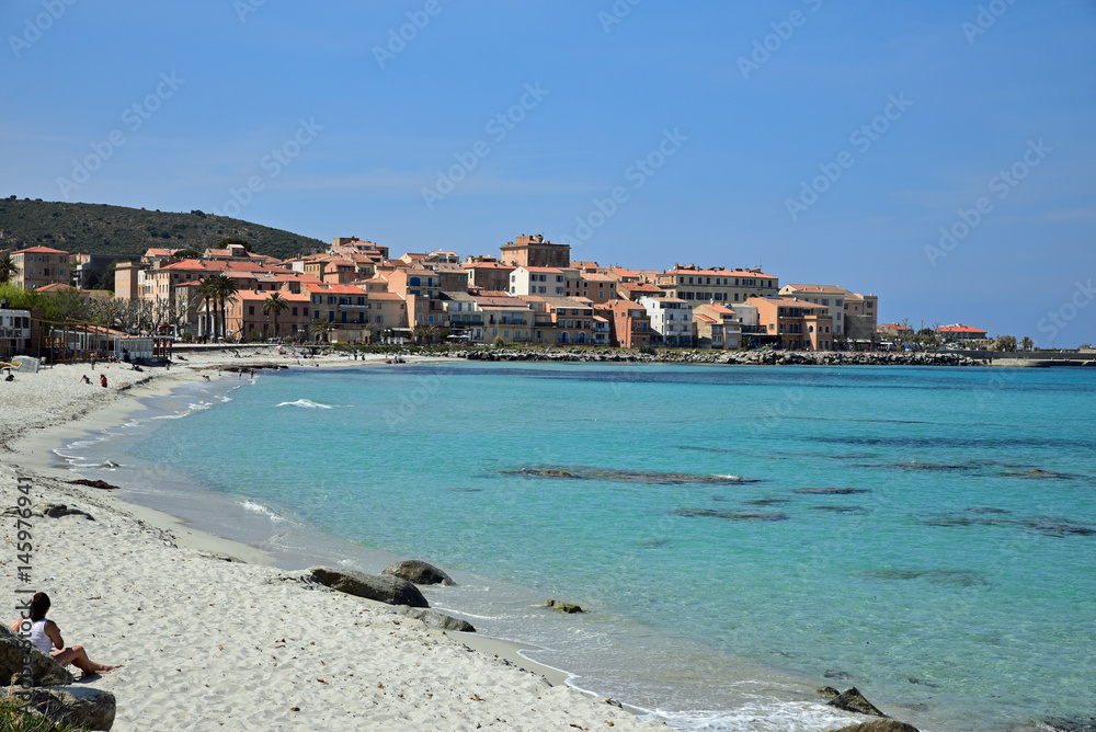 Détente sur la plage de l'Ile-Rousse en Corse Stock Photo | Adobe Stock