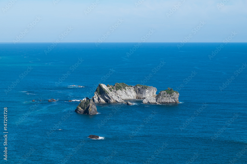 View from Knights Point lookout to Arnott Point on the Haast Highway ...