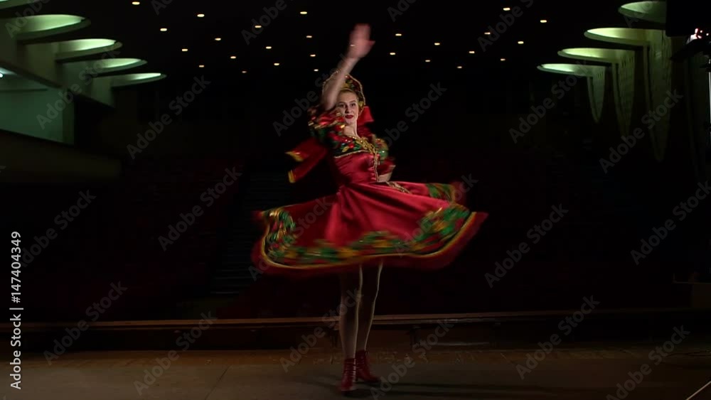Video „Young girl dancing Russian folk dances, slow motion. Girl dancing Slavic folk dance on ...