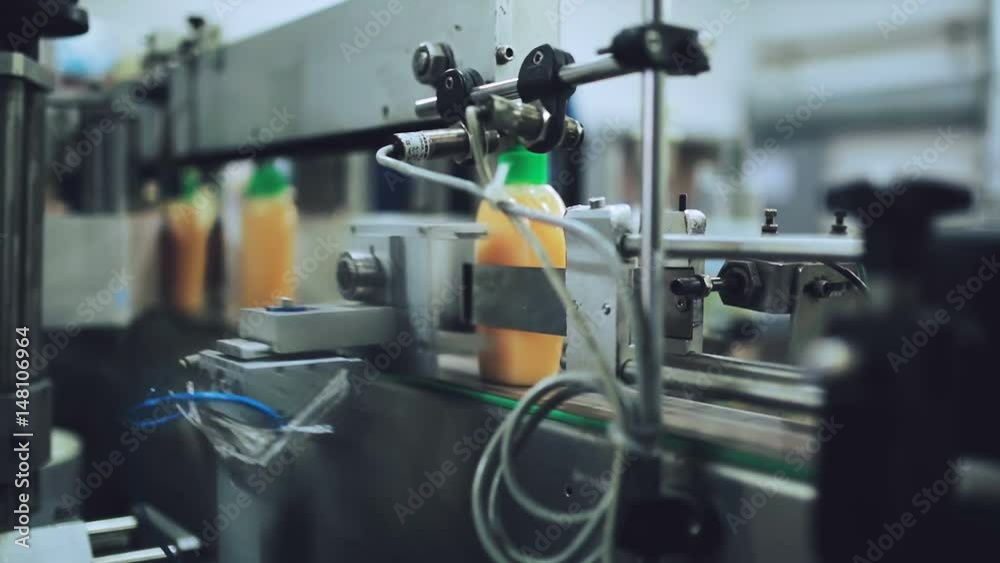 Packaging machine / process of packaging liquid soap in a modern ...