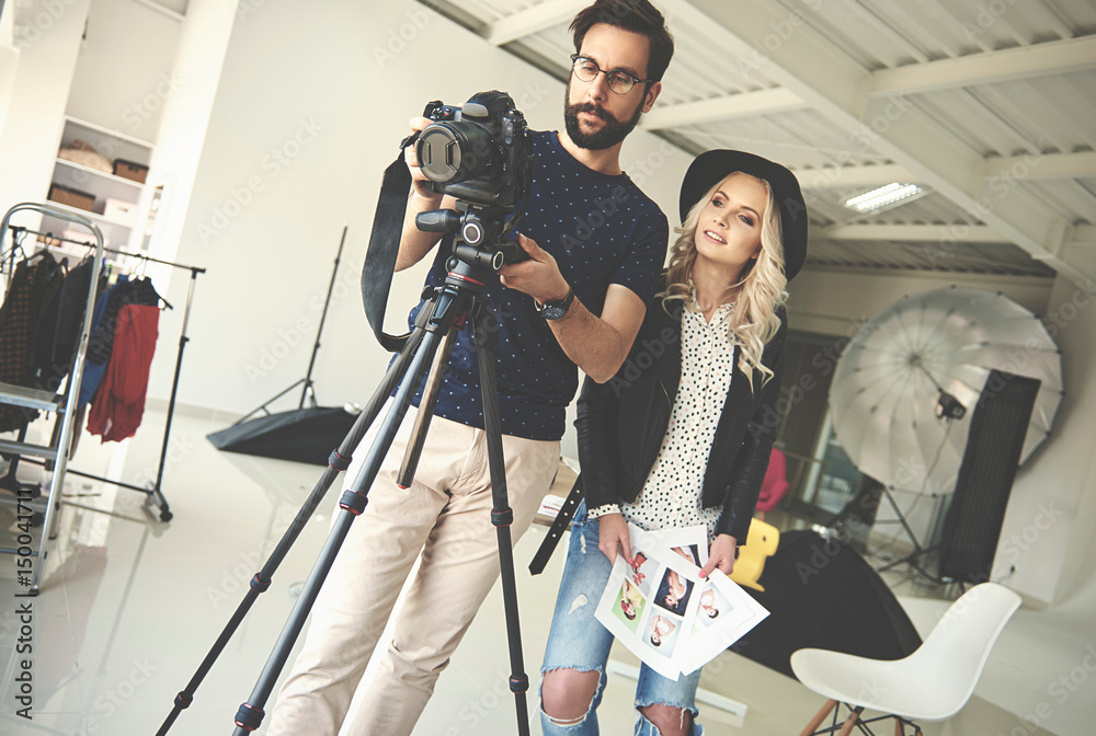Photographers mounting camera on tripod in photography studio Stock ...