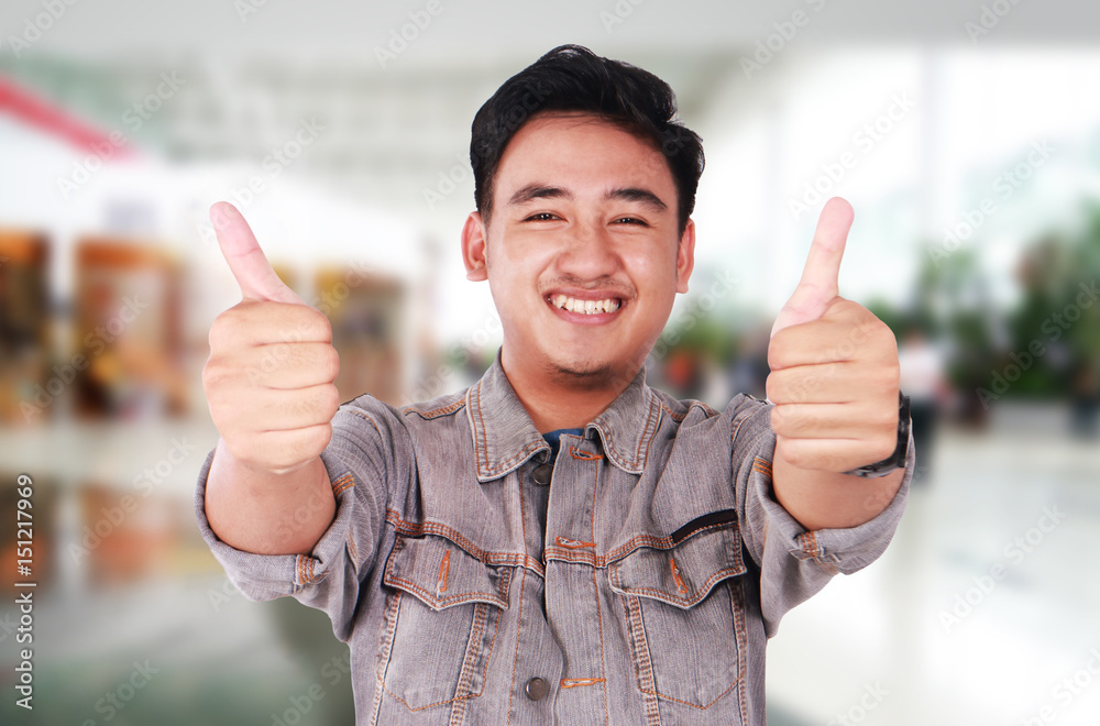 This Guy Two Thumbs Up