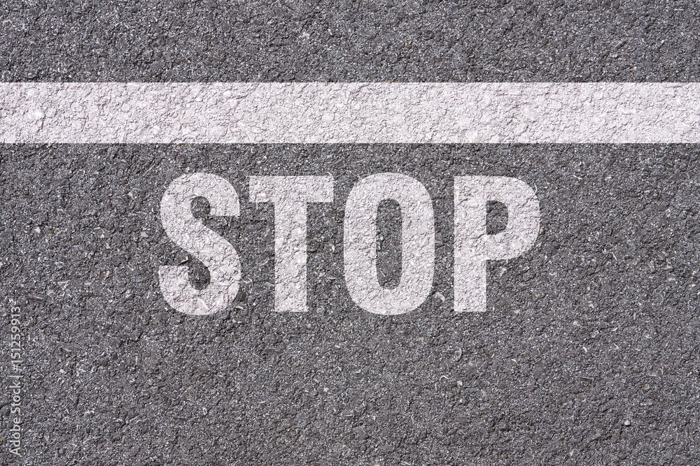 Straßenmarkierung stoplinie auf asphalt strasse hintergrund Stock-Foto ...