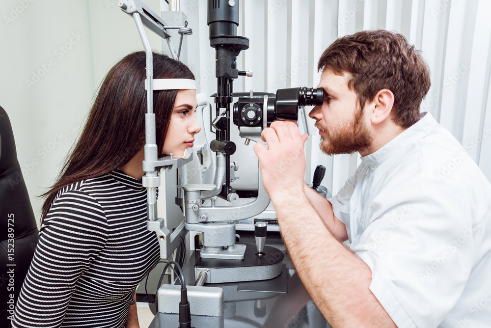 Slit lamp examination. Biomicroscopy of the anterior eye segment. Basic ...