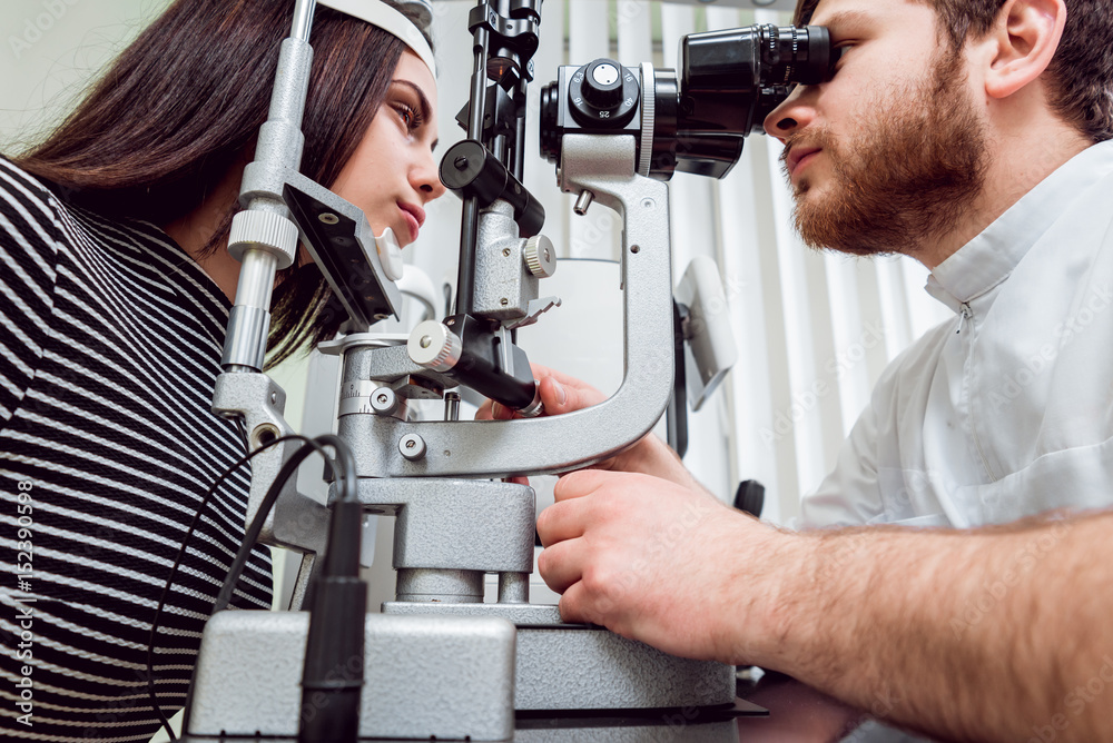 Slit lamp examination. Biomicroscopy of the anterior eye segment. Basic ...