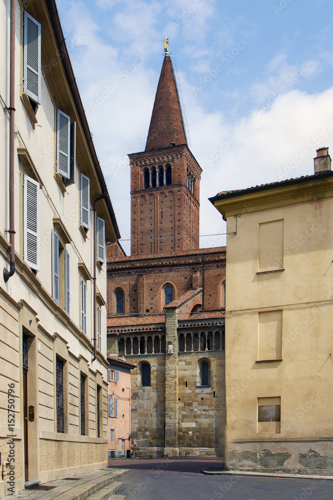 campanile del duomo di piacenza emilia romagna italia europa piacenza ...