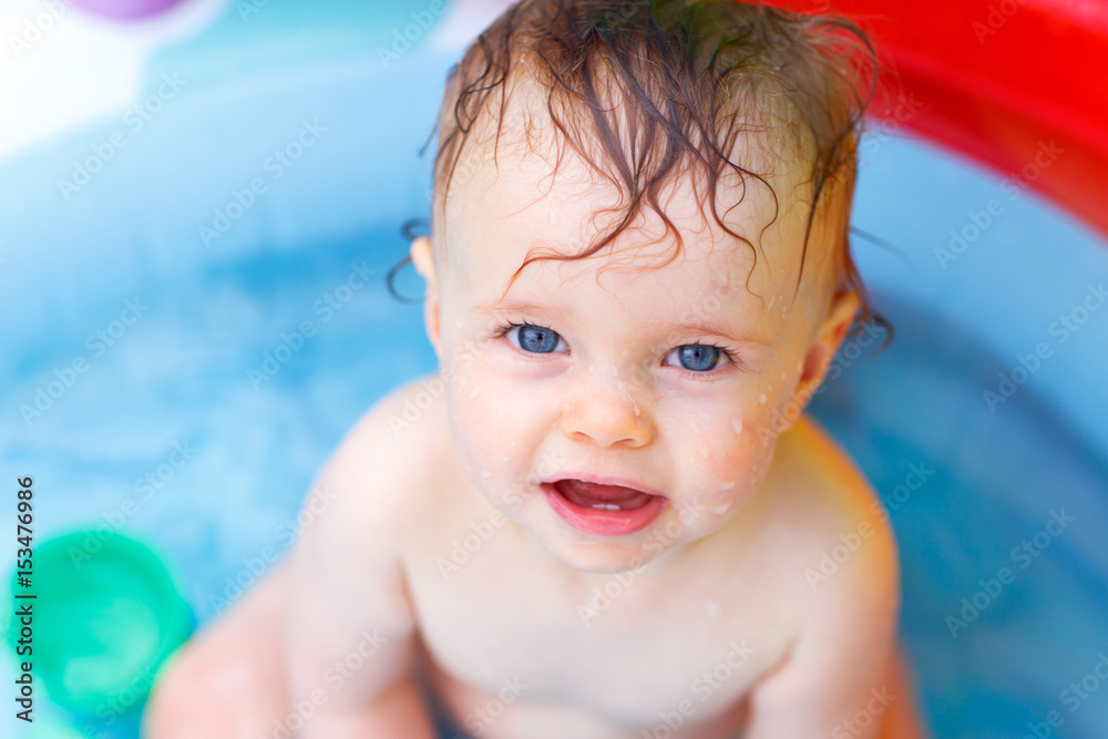 Poster baby in pool – Wall Art | UkPosters