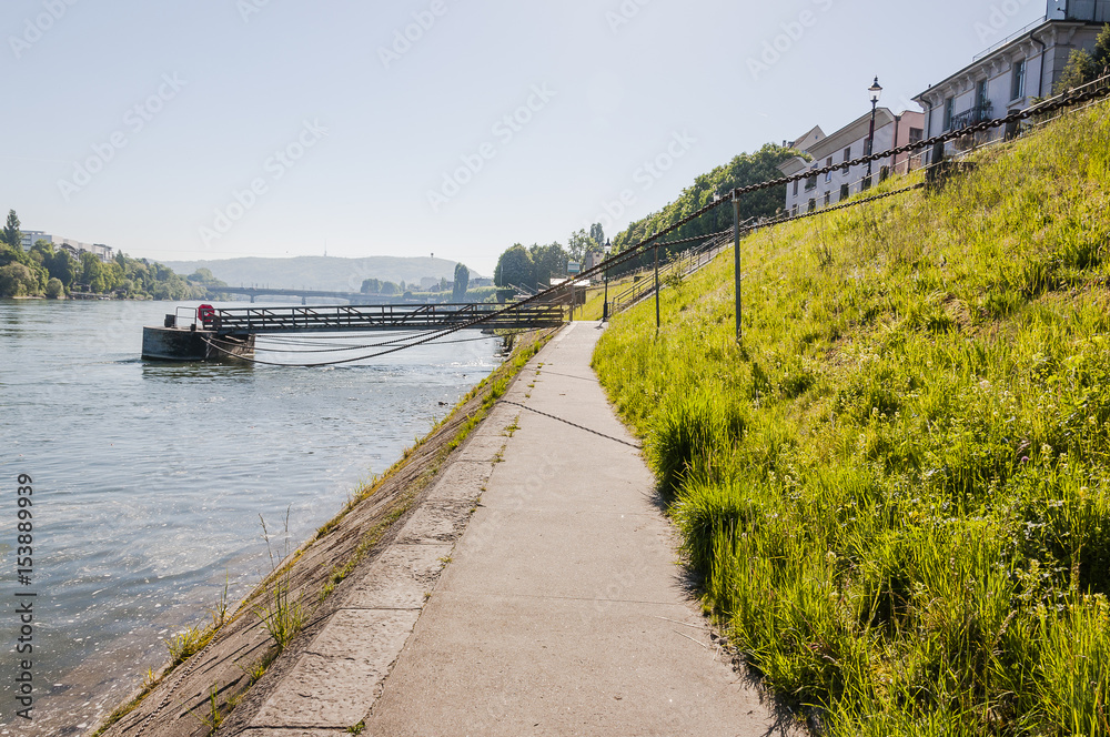 Basel, Rhein, St. Alban-Rheinweg, Rheinufer, Fähre, Uferweg, Altstadt ...