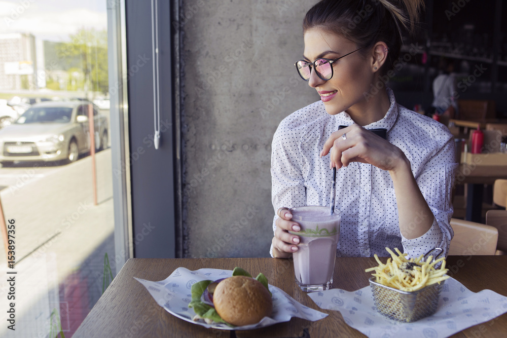 Beautiful caucasian young woman eating lunch fast food fried potato ...