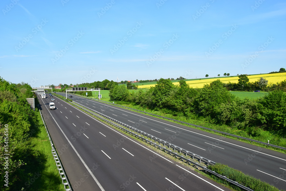 Freie Fahrt auf der Autobahn Stock-Foto | Adobe Stock