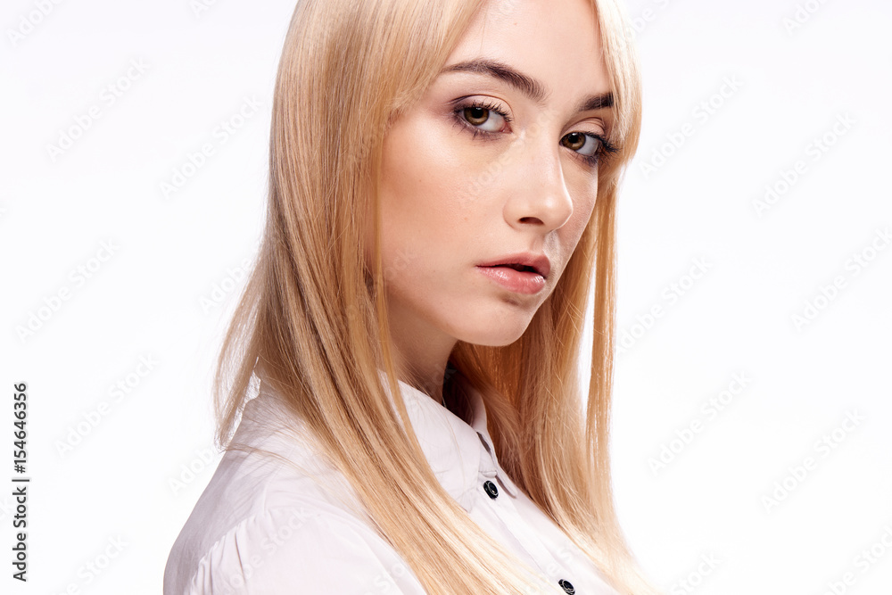 Blonde Hair Dark Eyebrows