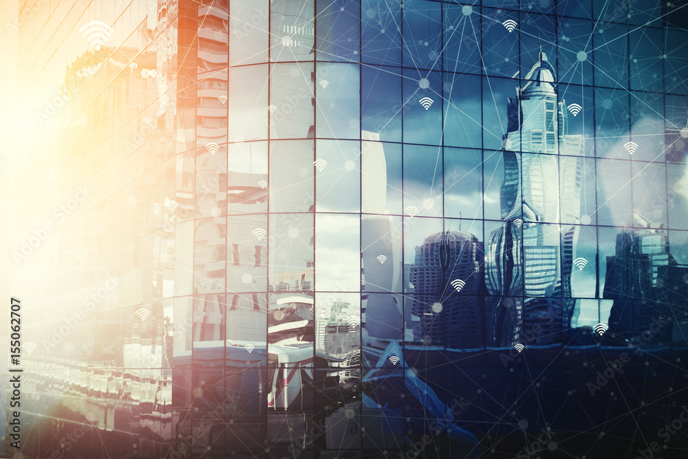 Foto de Blue sky with cloud in sunset light reflected in modern city ...