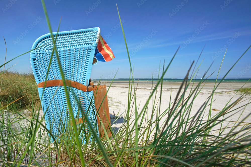 Sommer, Sonne, Strand - Strandkorb an der Ostsee Stock-Foto | Adobe Stock