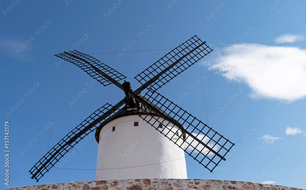 Foto Stock Aspas de un molino de viento manchego | Adobe Stock