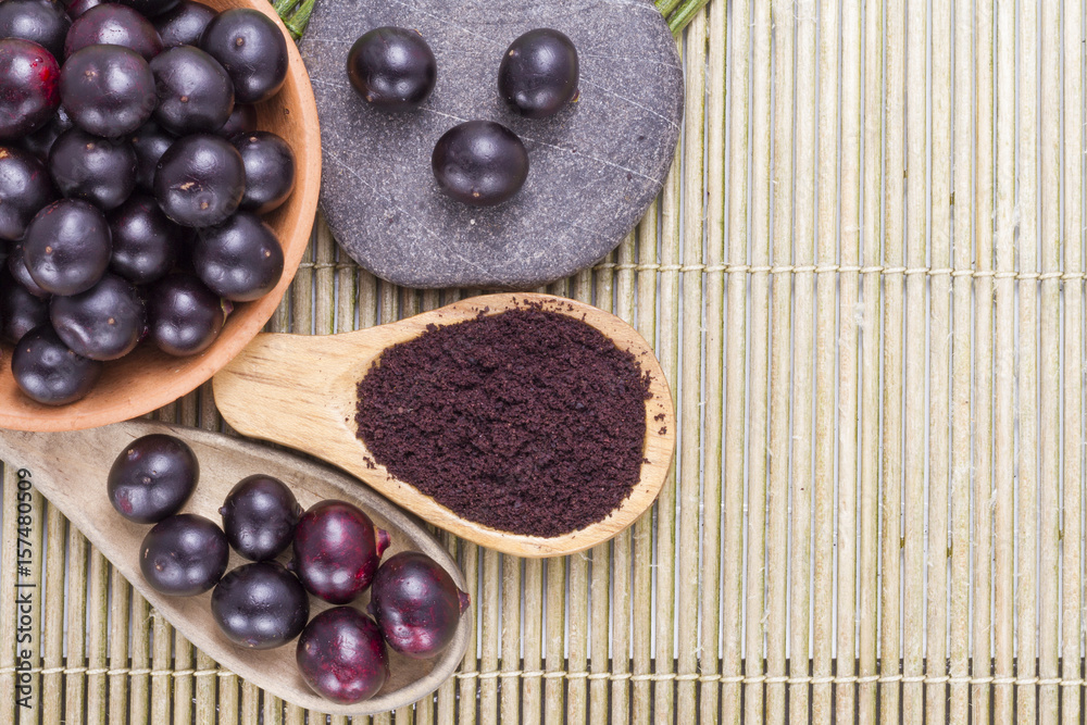 Fruits and acai powder originating from the Amazon (Euterpe oleracea ...