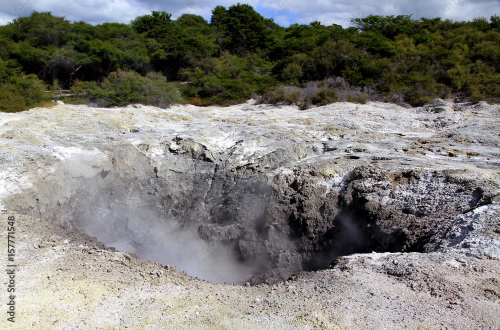 Thunder Crater - Waiotapu Thermal Wonderland, New Zealand foto de Stock ...