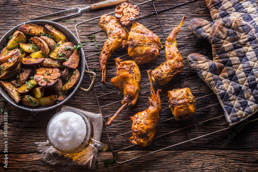 Foto de Rabbit. Roasted rabbit slices with american potatoes garlic ...