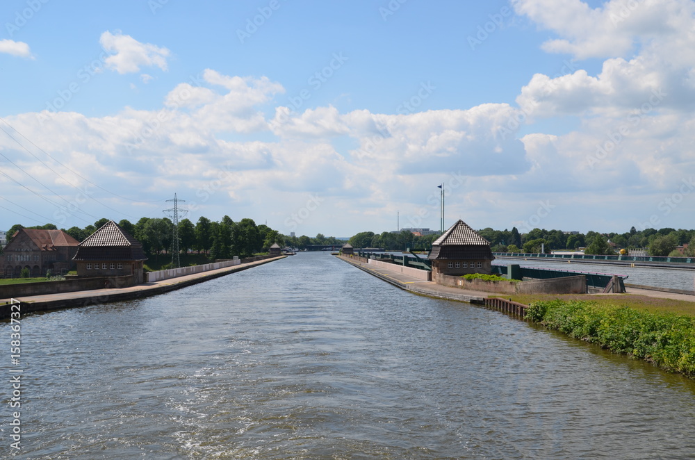 Wasserstraßenkreuz Minden Weser Mittellandkanal Stock-Foto | Adobe Stock