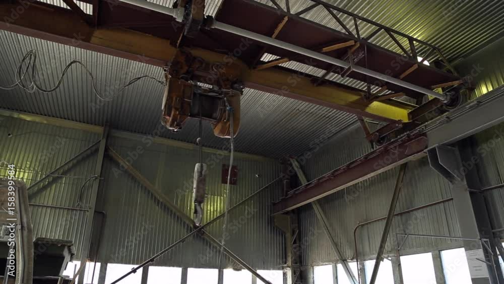 Industrial hoists with motor moves along the guide beam Stock ビデオ ...