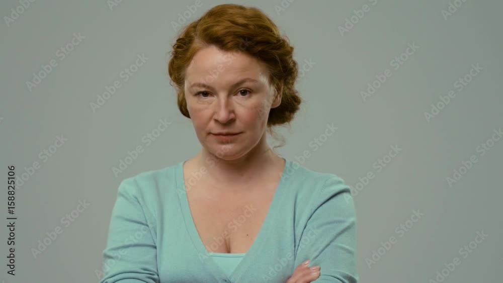 Vidéo Stock Mid aged actress showing different emotions and smiling ...